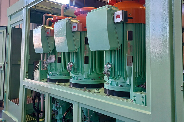 Containerized Hydraulic Power Plant for Offshore Environments